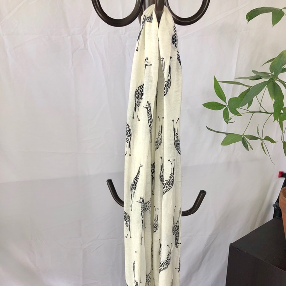 n/a | Accessories | Giraffe Print Infinity Scarf | Poshmark